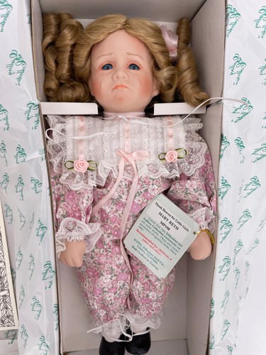Effanbee Doll Company- Mary Beth 17"-Thank Heaven for Little Girls ...
