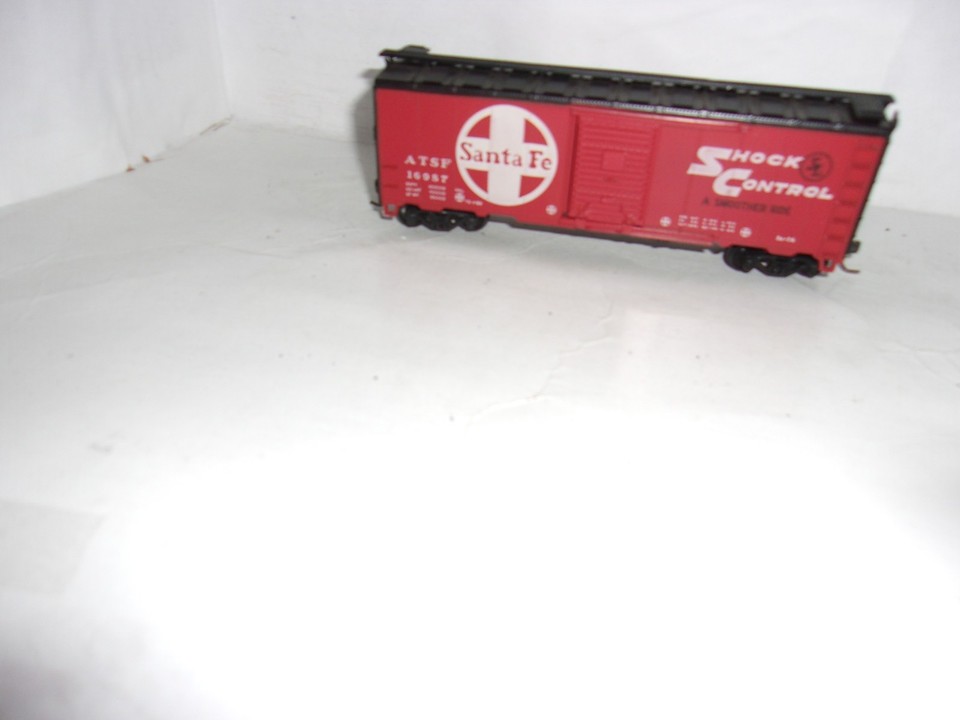 D3 (HO) Athearn Santa Fe “Shock Control” 40’ Box Car ATSF 16987 w/box ...