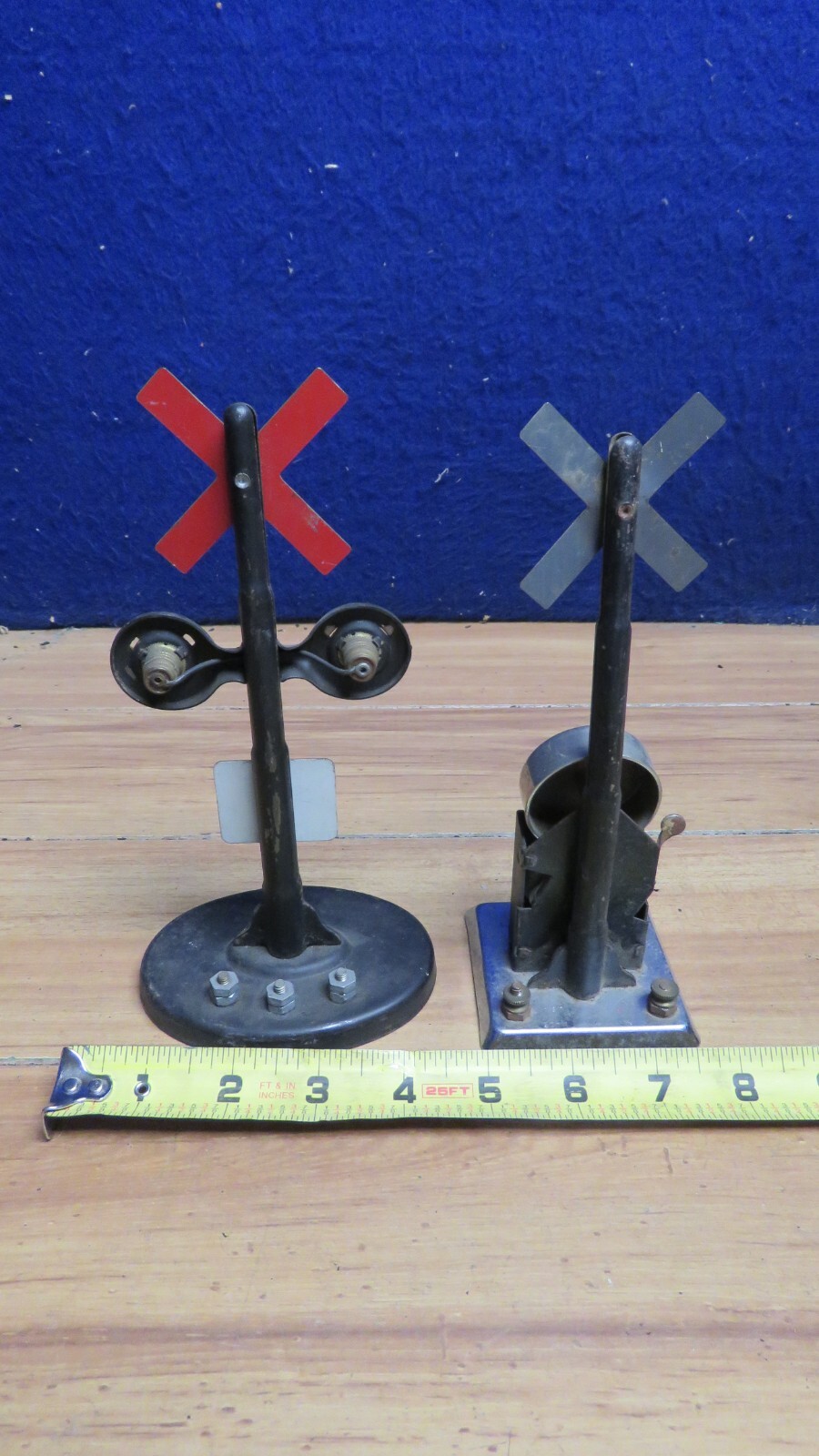 2 PCS MARX TRAIN O SCALE BELL RINGING RAILWAY CROSSING SIGNAL SIGN ...