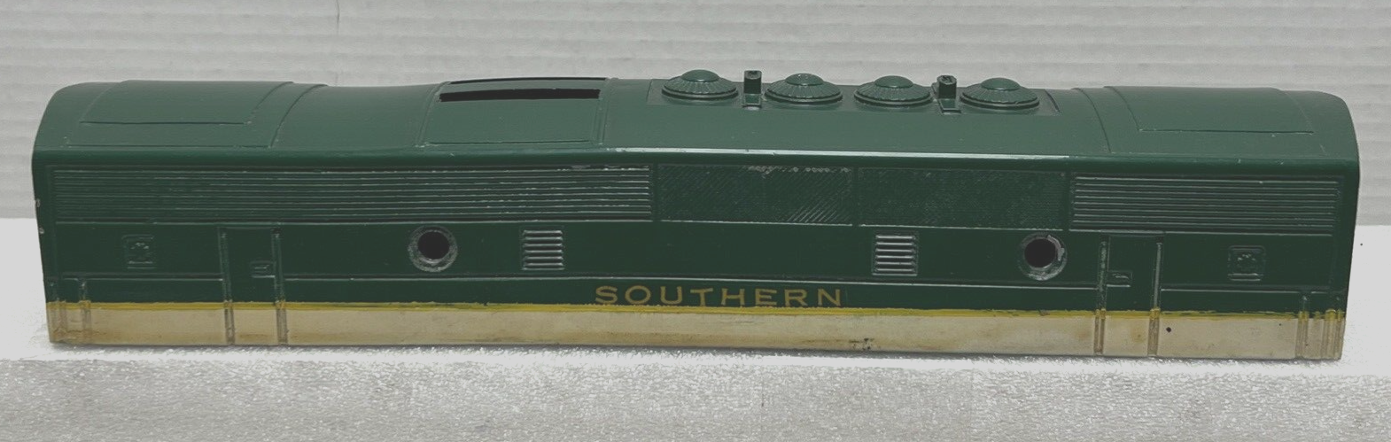 LIONEL O-GAUGE F3 SOUTHERN B-UNIT LOCOMOTIVE SHELL ONLY - REPAINTED | eBay