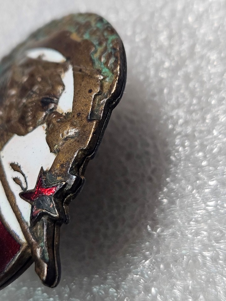 RARE PIN Hero of the Revolutionary Movement Badge Twist sign USSR 1932 ...