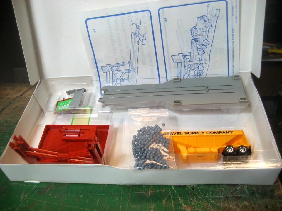 TYCO HO SCALE US 1 TRUCKING SLOT CAR Gravel hopper and Gravel trailer ...
