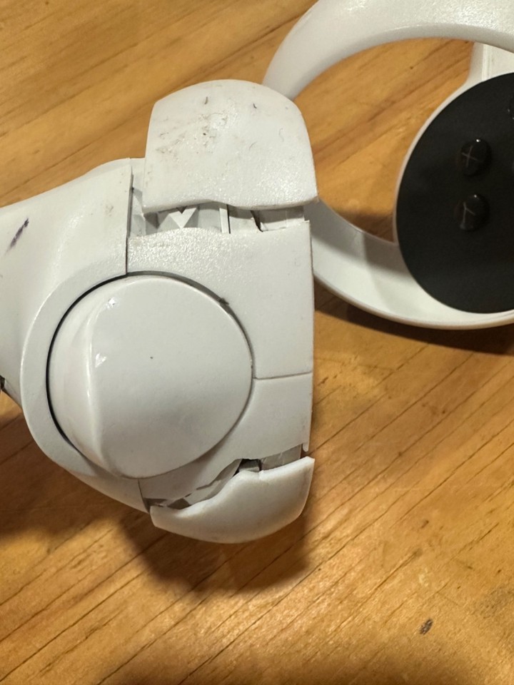 DAMAGED Meta Quest 2 Replacement Controllers G135 | eBay
