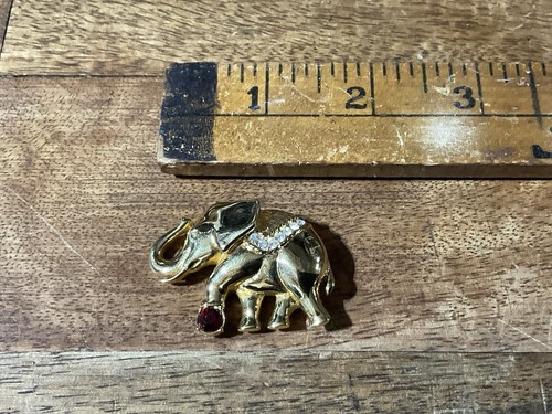 VTG Swarovski Elephant Brooch Pin Clear & Red Crystals Gold-tone Swan ...