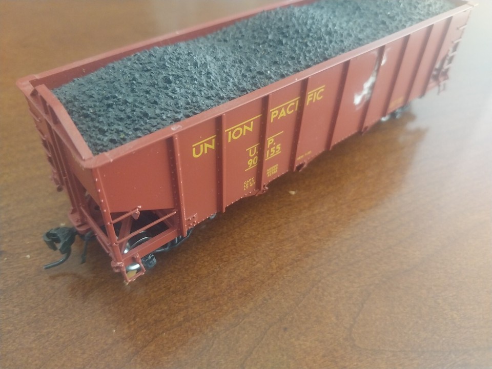 HO Broadway Limited 3 bay Hopper Cars with coal load Union Pacific 3 ...