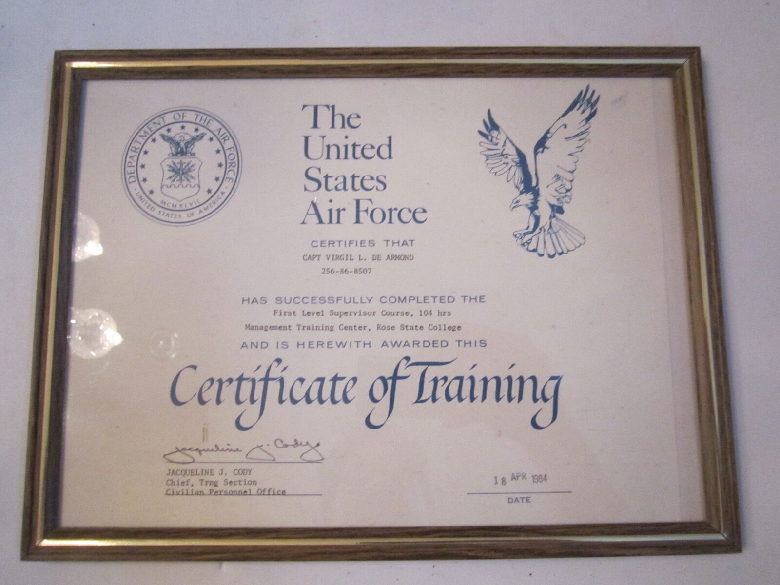1984 U.S. AIR FORCE CERTIFICATE OF TRAINING - SIGNED - FRAMED 12" X 9 ...