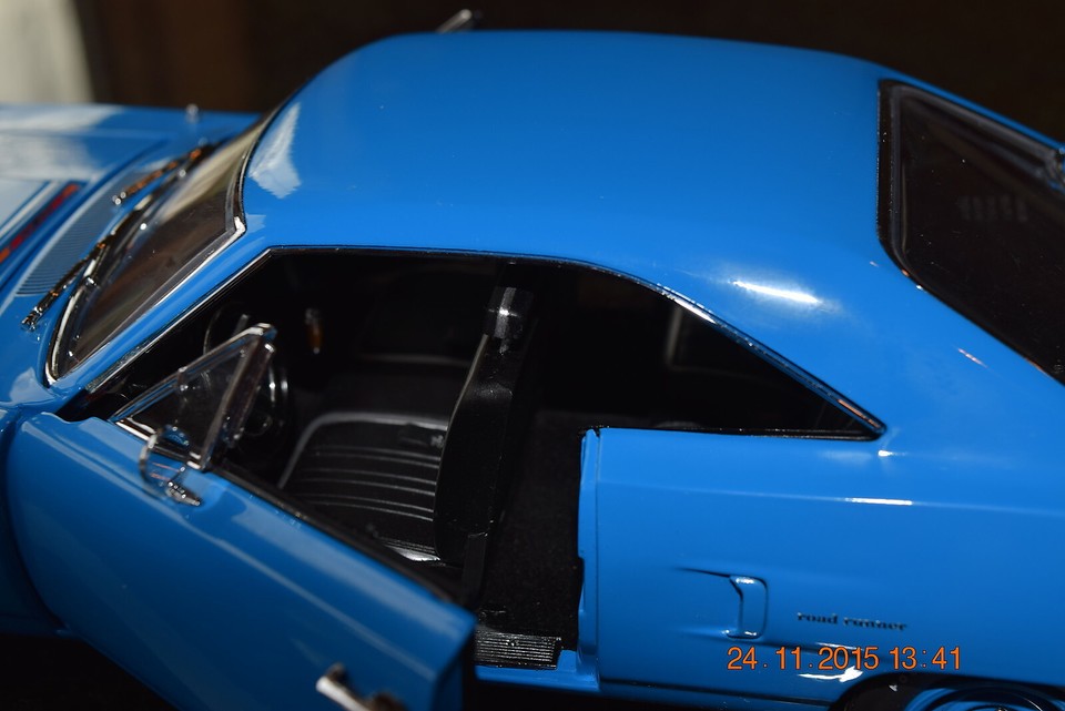 GMP 1:18 1970 PLYMOUTH ROAD RUNNER -CORPORATE BLUE- LIGHT PAINT RASH ...