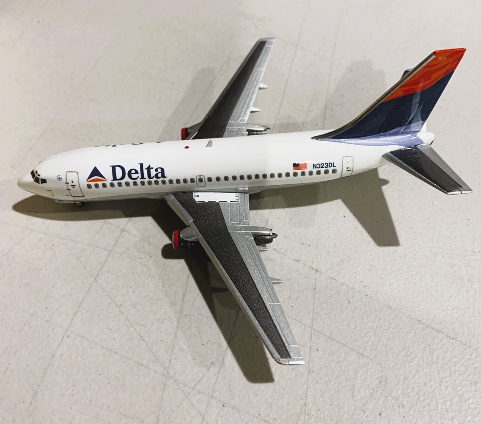 Inflight Delta Airlines Boeing 737-200 N323DL Diecast 1/200 Model ...