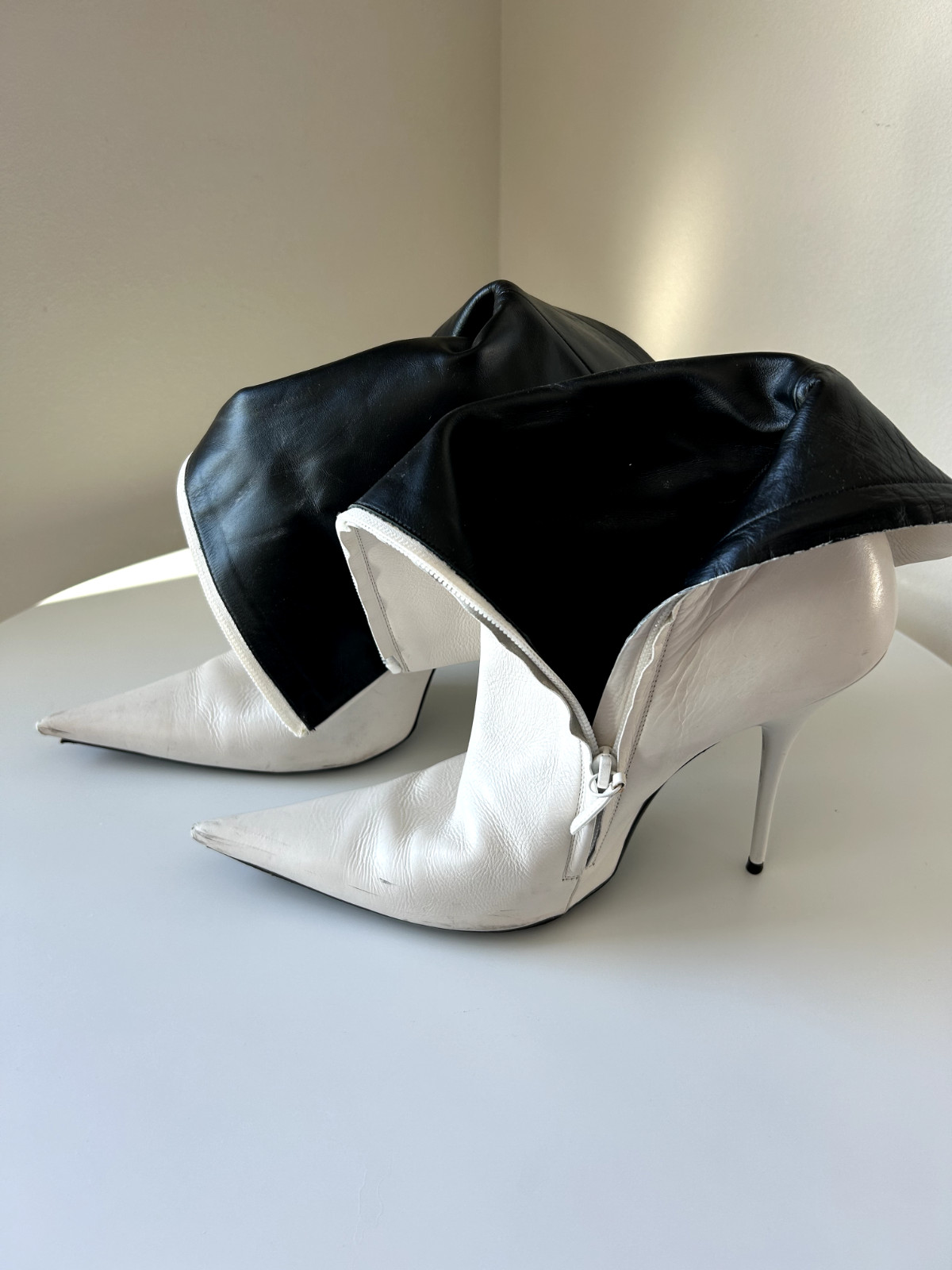 Balenciaga 80's Black and White Fold-Over Leather Poi… - Gem