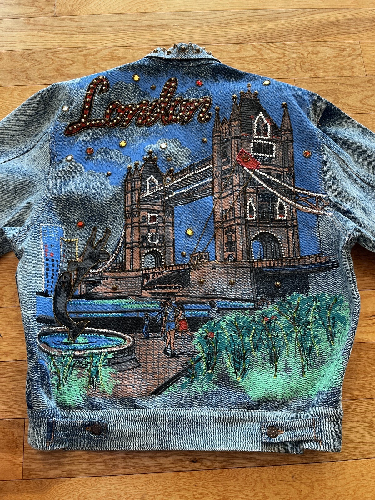 Simonia Vintage 1970s Handmade Painted Beaded LONDON … - Gem