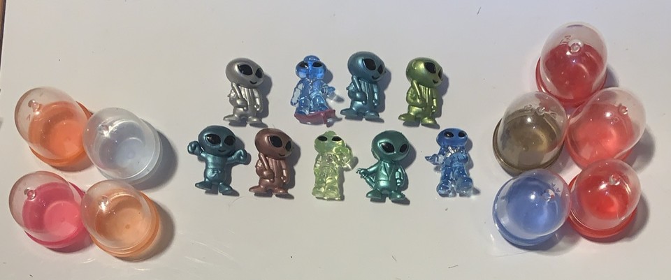 9 Vintage Space ALIEN Gumball Vending Machine Toy Lot Prize Capsule ...