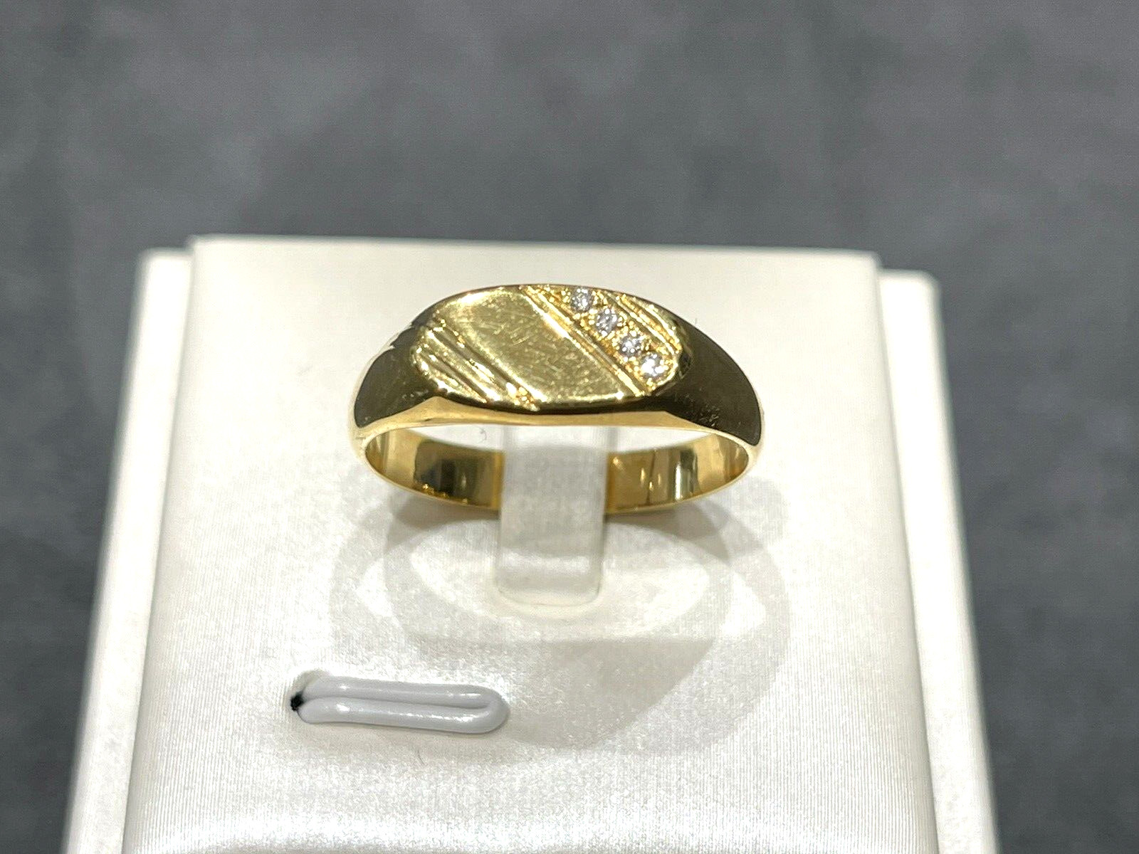 18ct Gold Men's Diamond Signet Ring - Gem