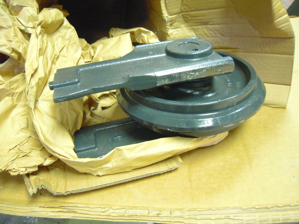 NEW Doosan Idler Wheel 7199074 Dozer Front Idler Wheel Assembly Berco ...