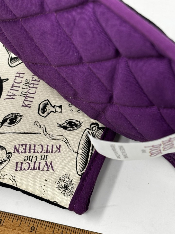 DIsney Hocus Pocus Witch In The Kitchen Oven Mitt Combo NWT | eBay UK