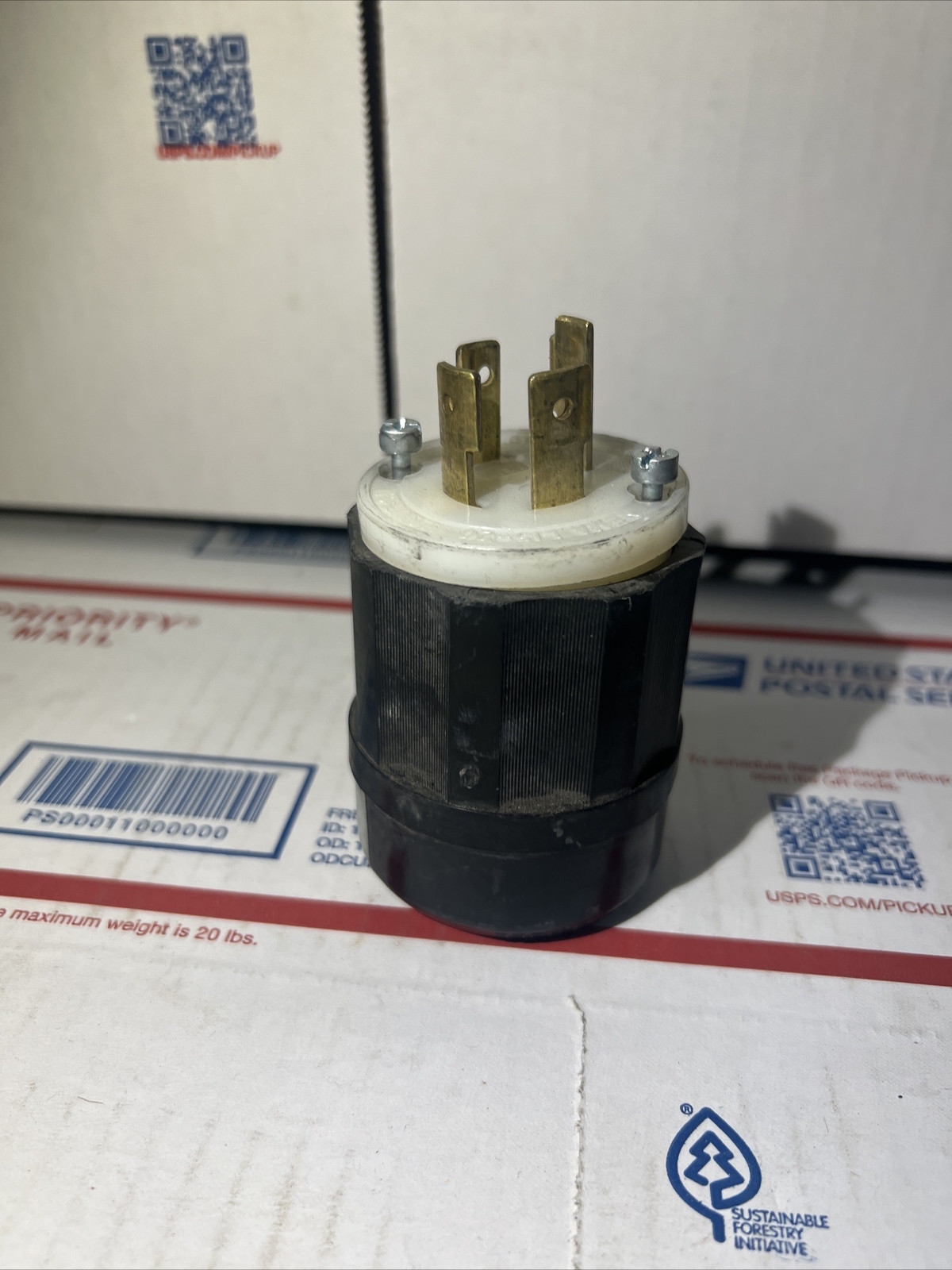 Hubbell Twistlock HBL2421 20A 30 250 V | eBay