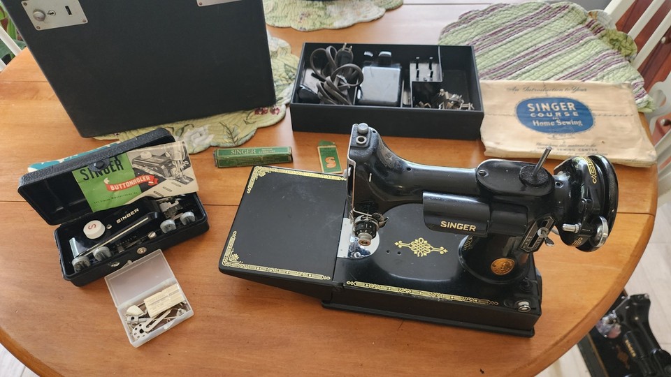 Vintage 1948 Singer 221 Featherweight Sewing Machine w/ pedal ...