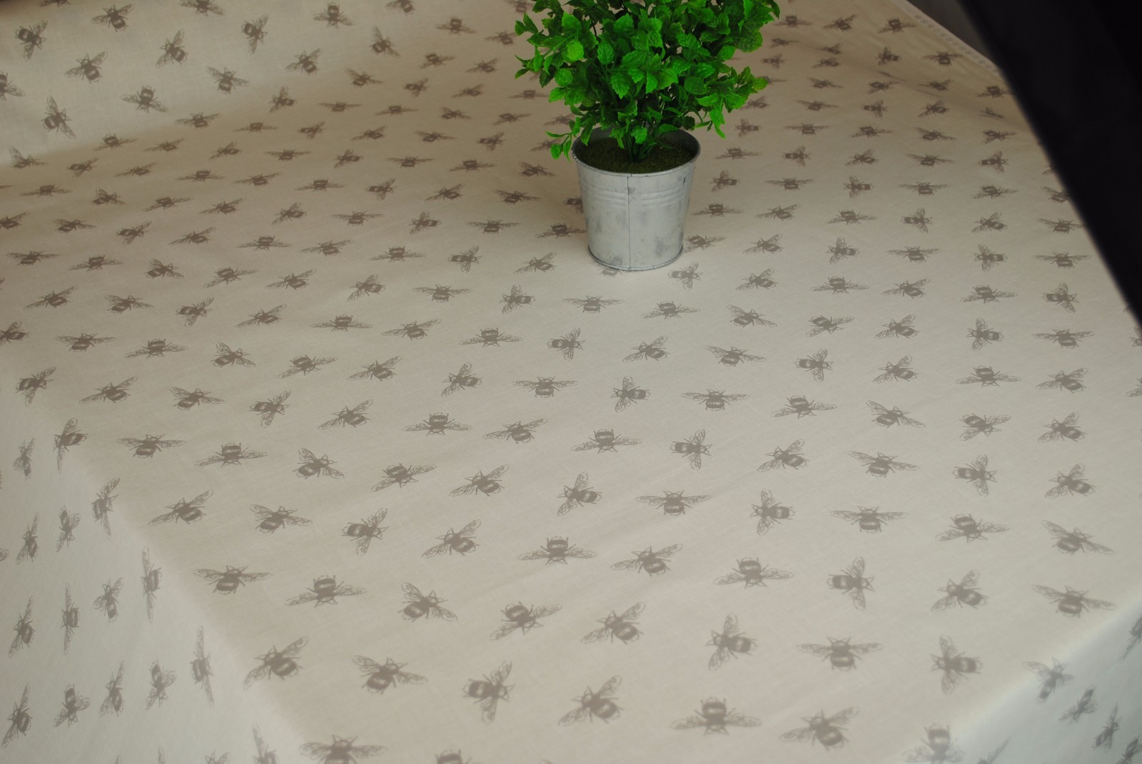 Fryetts Bees Linen Cotton PVC Fabric WIPE CLEAN Tablecloth Oilcloth ...