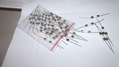 T5A 250V,AXIAL, CERAMIC Fuses 5x20mm, 5 Amp 250V, SLOW-Blow..LOT OF 5 ...