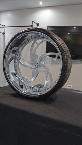 24 Inch Rucci Banks Bushed Chrome Wheels Rims 24x10 255/25Z24 Lexani ...
