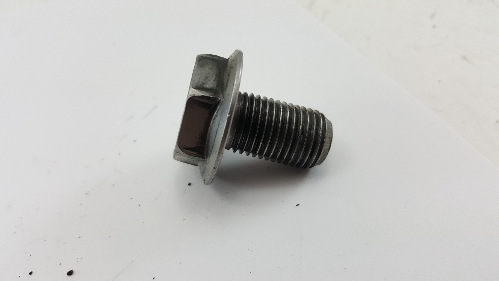 2002-2014 YAMAHA R1 & 2003-2016 YAMAHA R6 FRONT AXLE SHAFT BOLT / NUT ...
