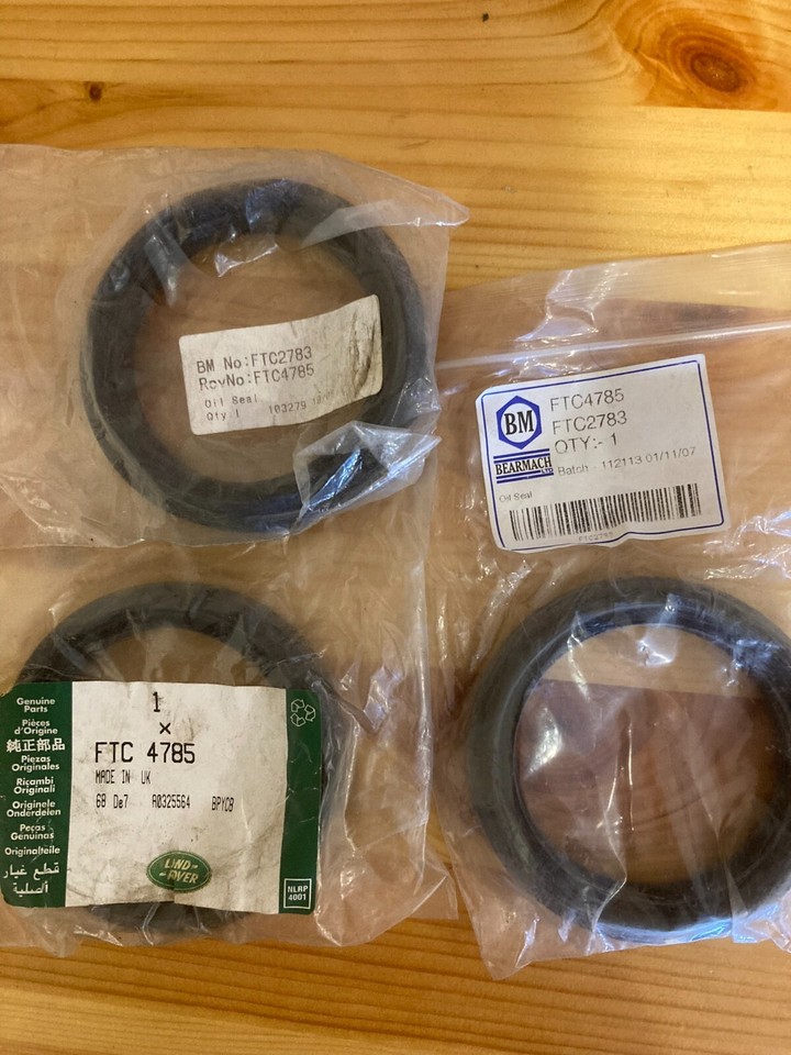 GENUINE LAND ROVER Axle Spindle Seal-Oil Seal-Spindle Hub FTC 4785 ...
