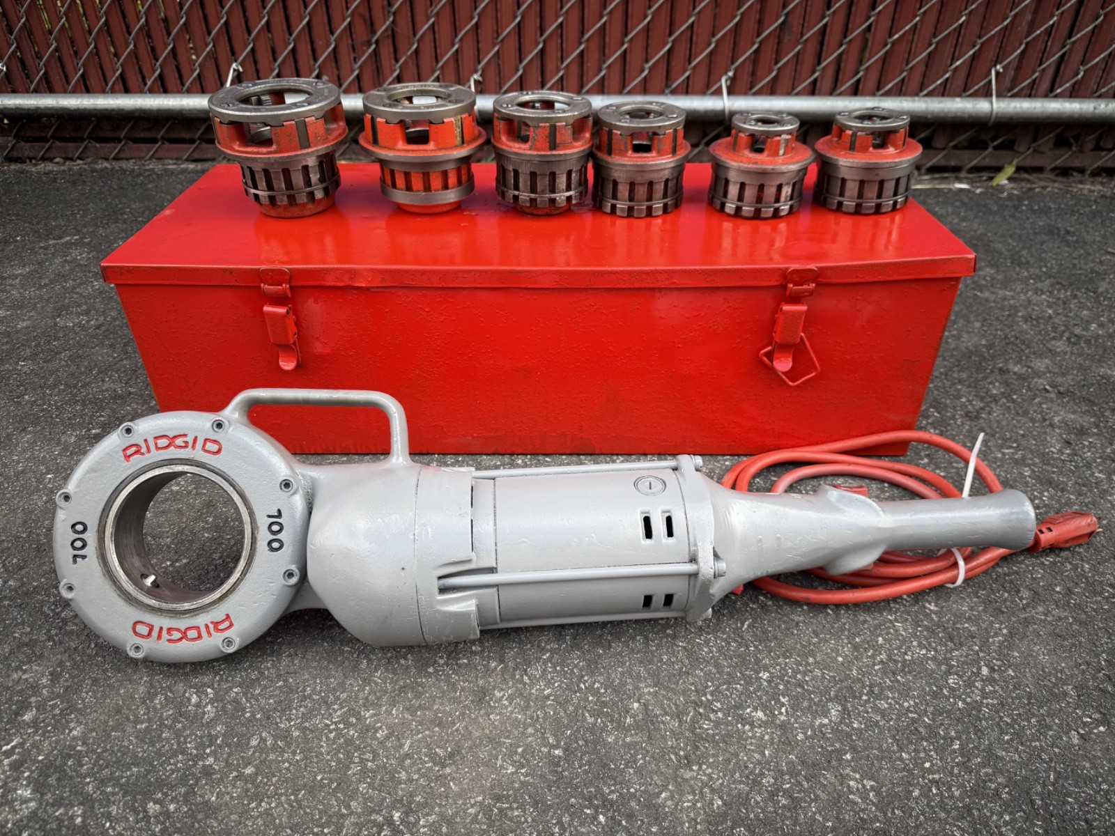 Ridgid 700 Pipe Threader 1/2"-2" Threading Machine w/ Die Set & Case | eBay