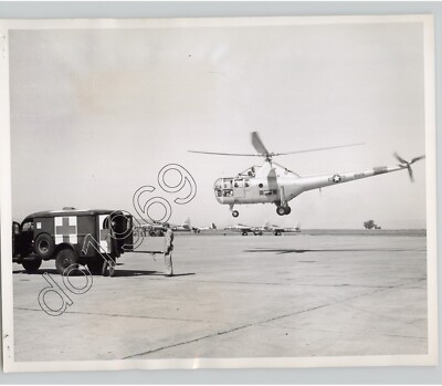AIR FORCE RESCUE HELICOPTER Lands at HAMILTON BASE 1949 Press Photo | eBay