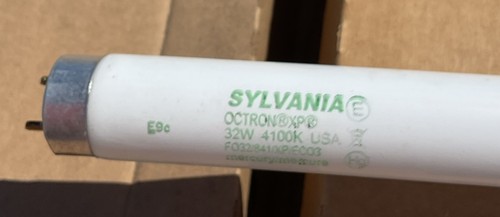 New Box 30 Sylvania Ecologic 3 Octron XP Lamp Tube Bulbs 32W 4100K Bi ...