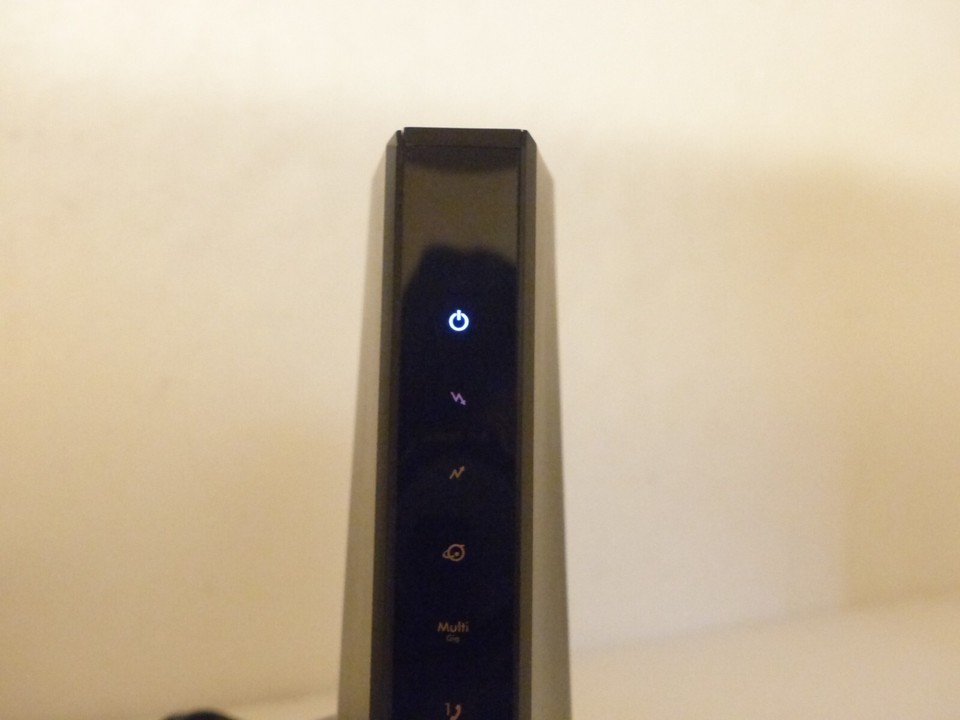 NETGEAR Nighthawk CM2050V DOCSIS 3.1 Multi-Gig Voice Cable Modem w ...