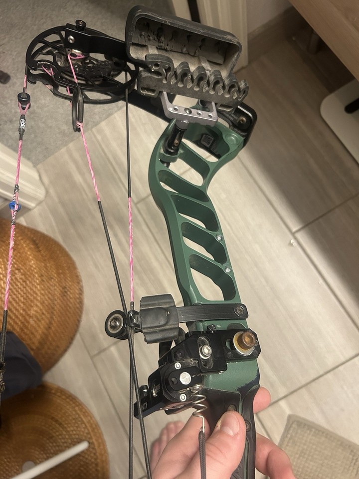 Prime Nexus 4 RH Compound Bow – 70# Limbs (COMPLETE BOW PACKAGE WITH 6 ...
