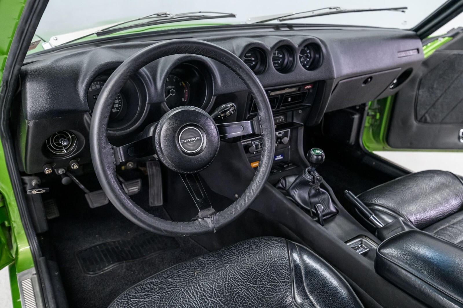 New Accu-Form Precision-Molded Dash Cap (Top Half) / FOR 74-78 DATSUN ...