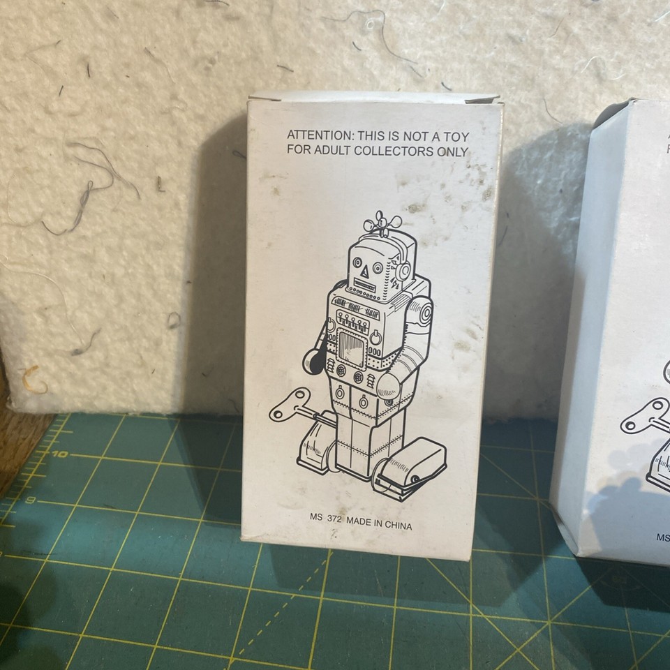 2 Tinplate Clockwork Wind Up Robots Working With Key Boxed MS 372 5 ...