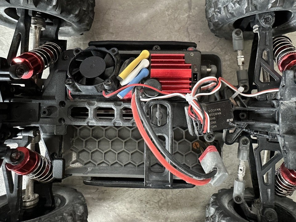 MJX Hyper Go 16210 Brushless RC Car, 3S Capable, 2 Batteries Boxed Used ...