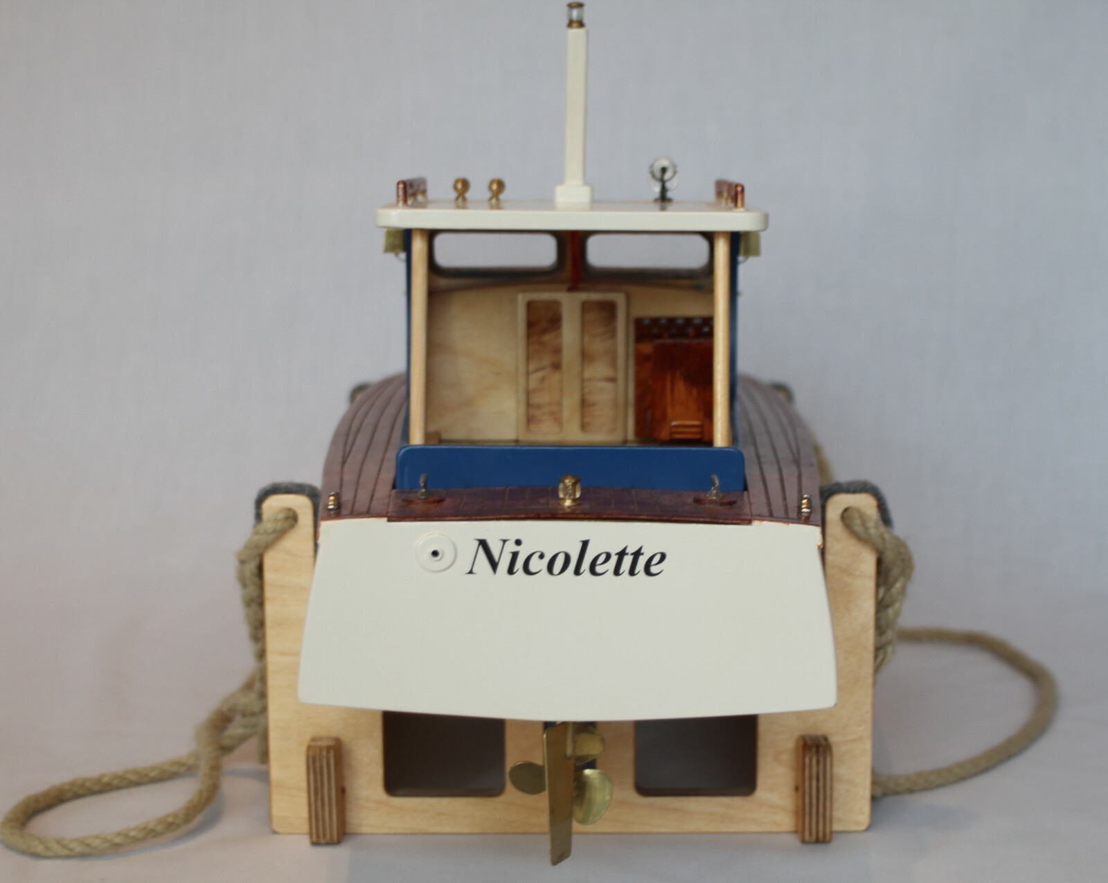 Kestral Vintage Style Cabin Cruiser Radio Control model boat kit with ...