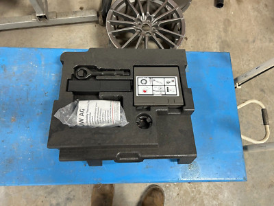 2010-2016 PORSCHE PANAMERA 4 TOOLKIT HOUSING W/ TIRE SEALANT KIT &TOW ...
