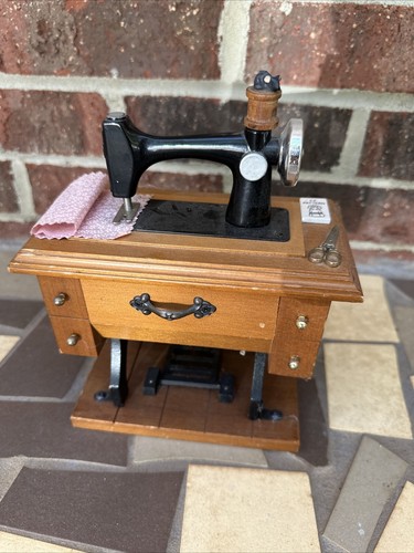 Vintage BERKELEY DESIGNS Treadle Sewing Machine Music Box My Favorite ...
