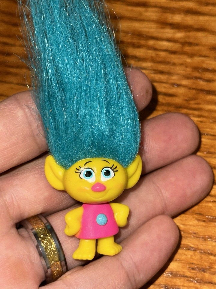 Hasbro Dreamworks 2016 Trolls Movie Smidge Troll Doll Blue Hair Pink ...