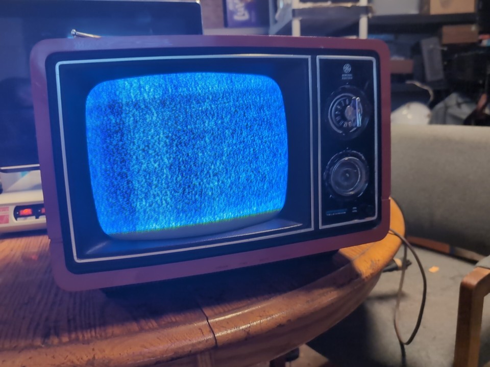 Vintage General Electric Performance Television CRT TV Red 1978 10” | eBay
