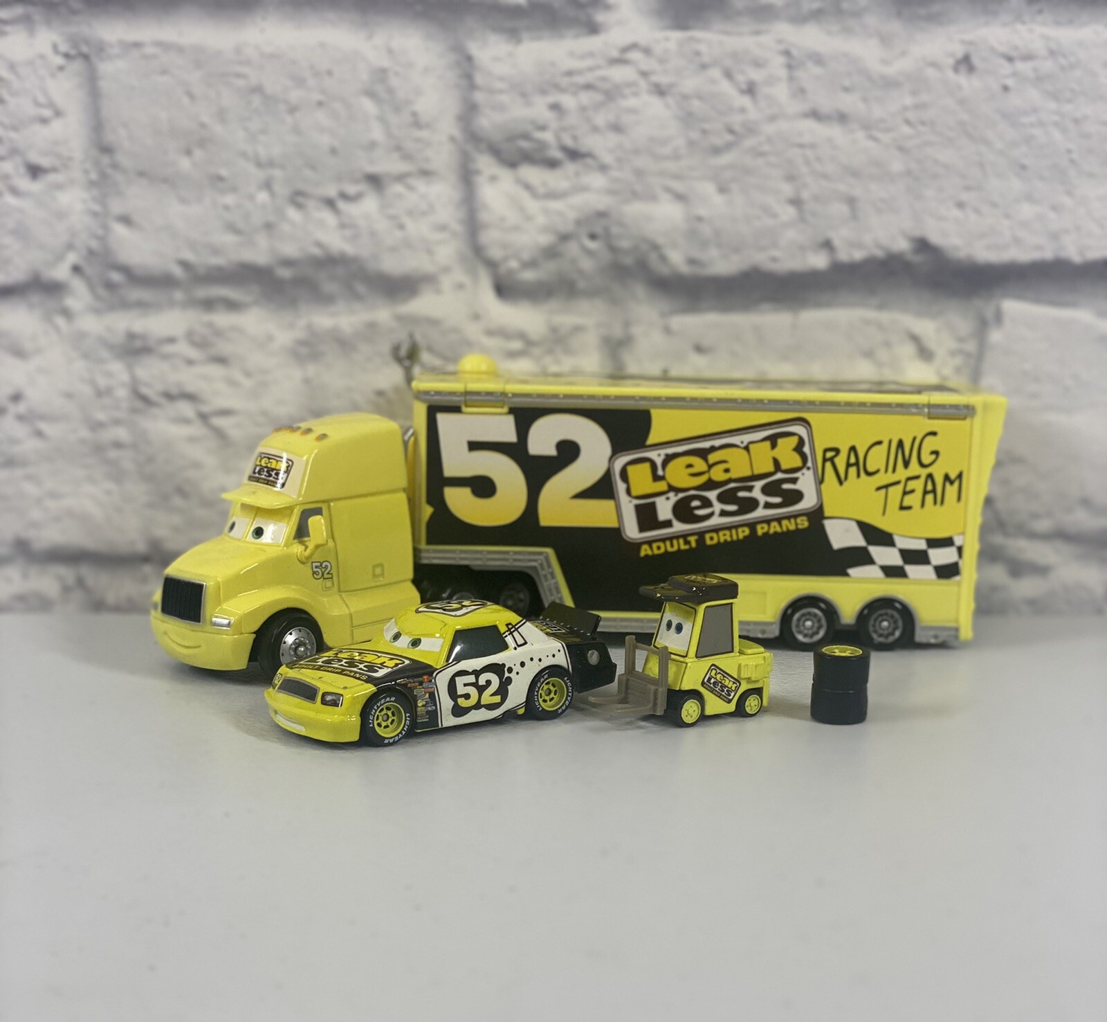 Disney Pixar The World of Cars Leak Less Hauler #6 Race O Rama NIB