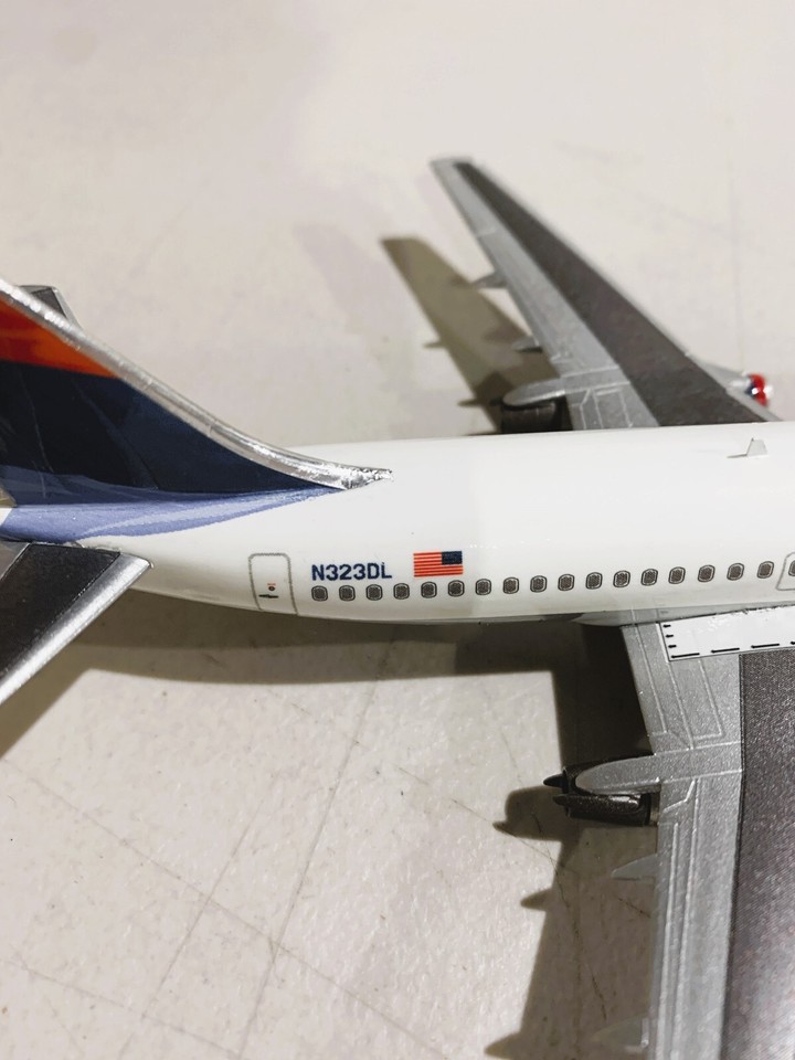 Inflight Delta Airlines Boeing 737-200 N323DL Diecast 1/200 Model ...