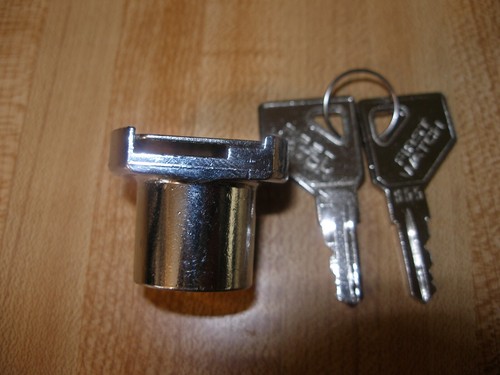 PAIR OF FIRST WATCH KEYS # 655 With Lock (File cabinets, show cases etc ...