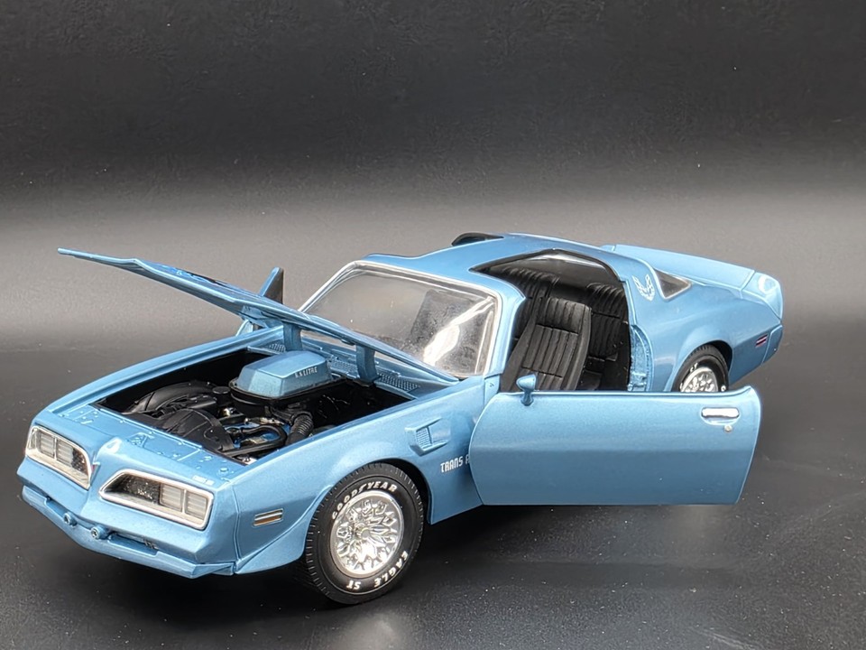 Photo Ertl 1977 Pontiac Trans Am Blue 1 18th Scale