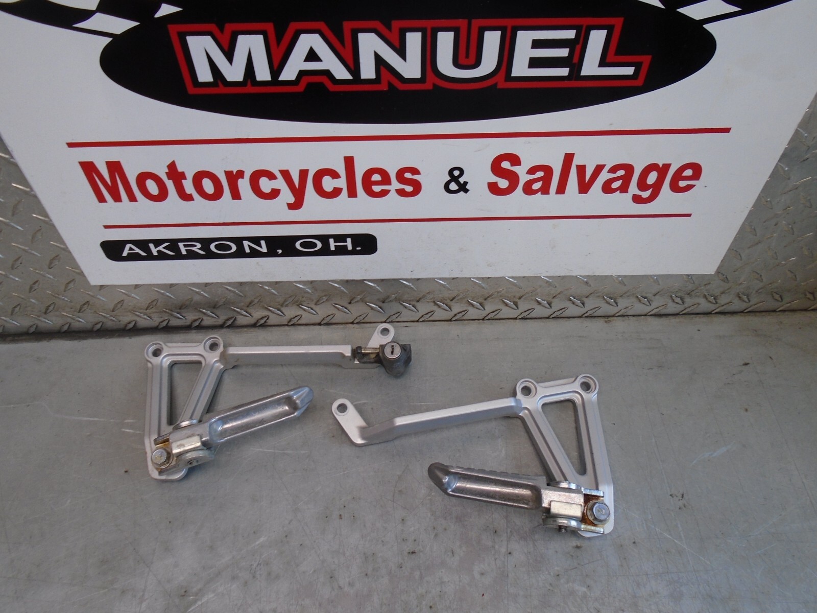 2007 Kawasaki EX 250 Ninja REAR PASSENGER PEGS & BRACKETS 35063-0085 | eBay