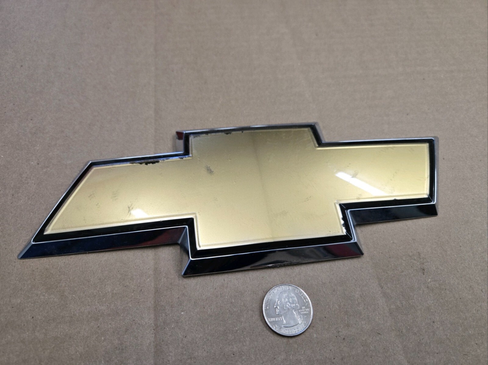 2007 - 2013 Chevrolet Silverado Avalanche Tailgate Emblem OEM 15129651 ...