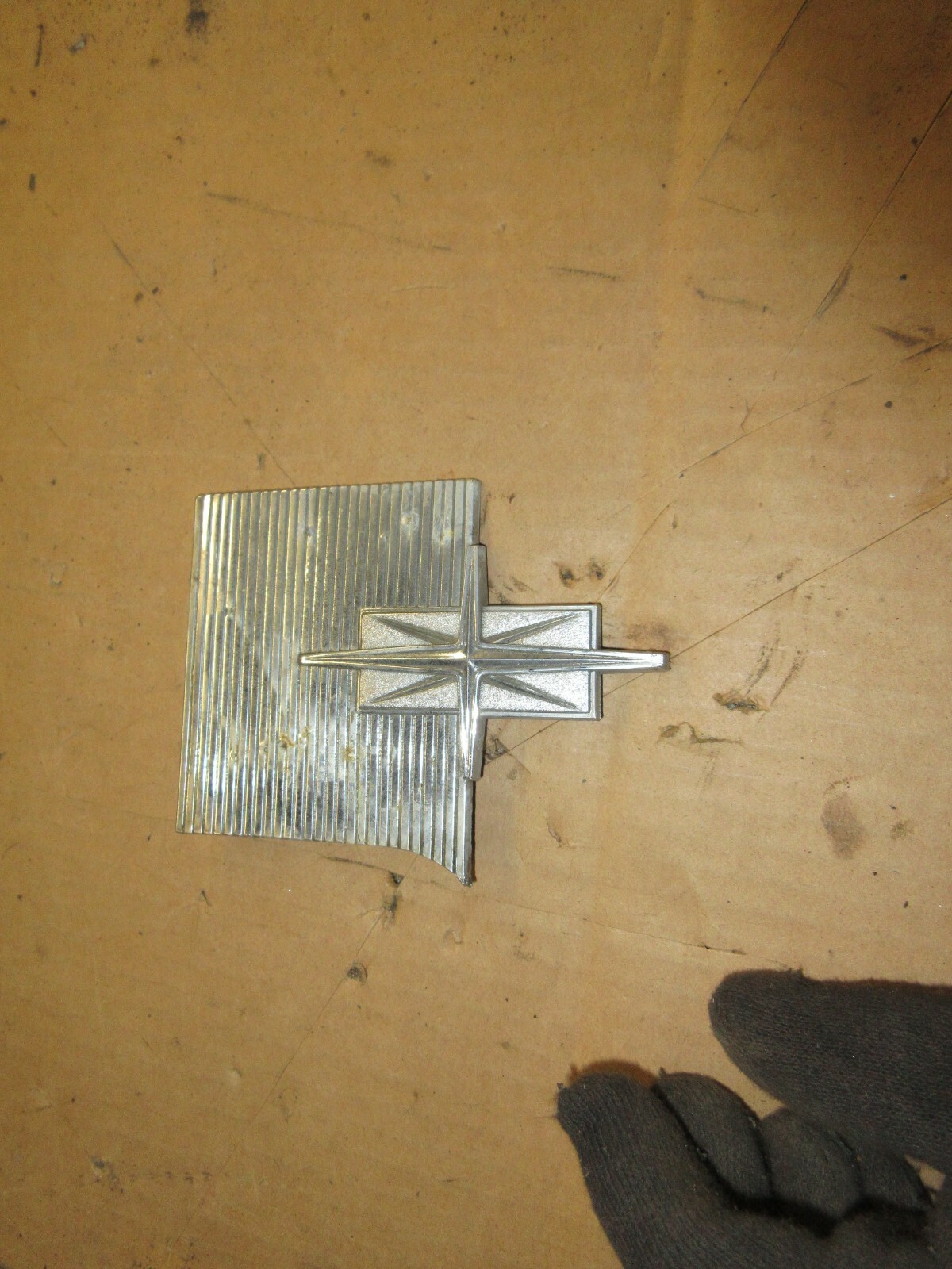 1963 OLDSMOBILE STARFIRE NAILHEAD EMBLEM | eBay