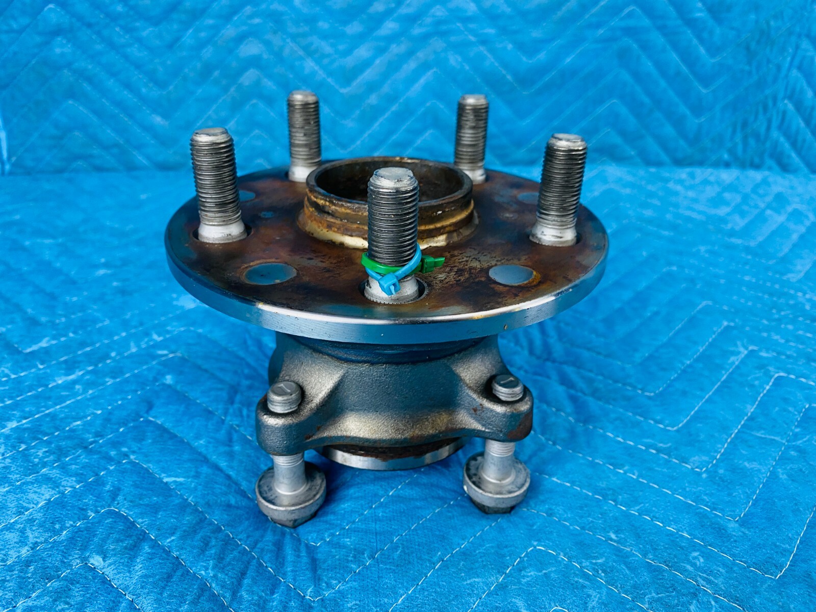 Genuine Lexus LS460 Rear Hub & Bearing 42410-50042 RH or LH Side OEM | eBay