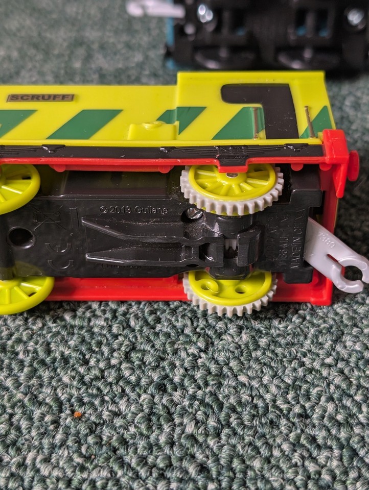 THOMAS THE TANK ENGINE & FRIENDS MOTORIZED TRACKMASTER REVOLUTION TRAIN ...