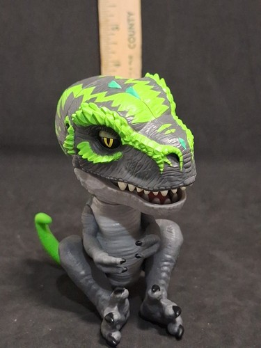 Untamed T-Rex Tracker by Fingerlings Green Interactive Dinosaur TESTED ...