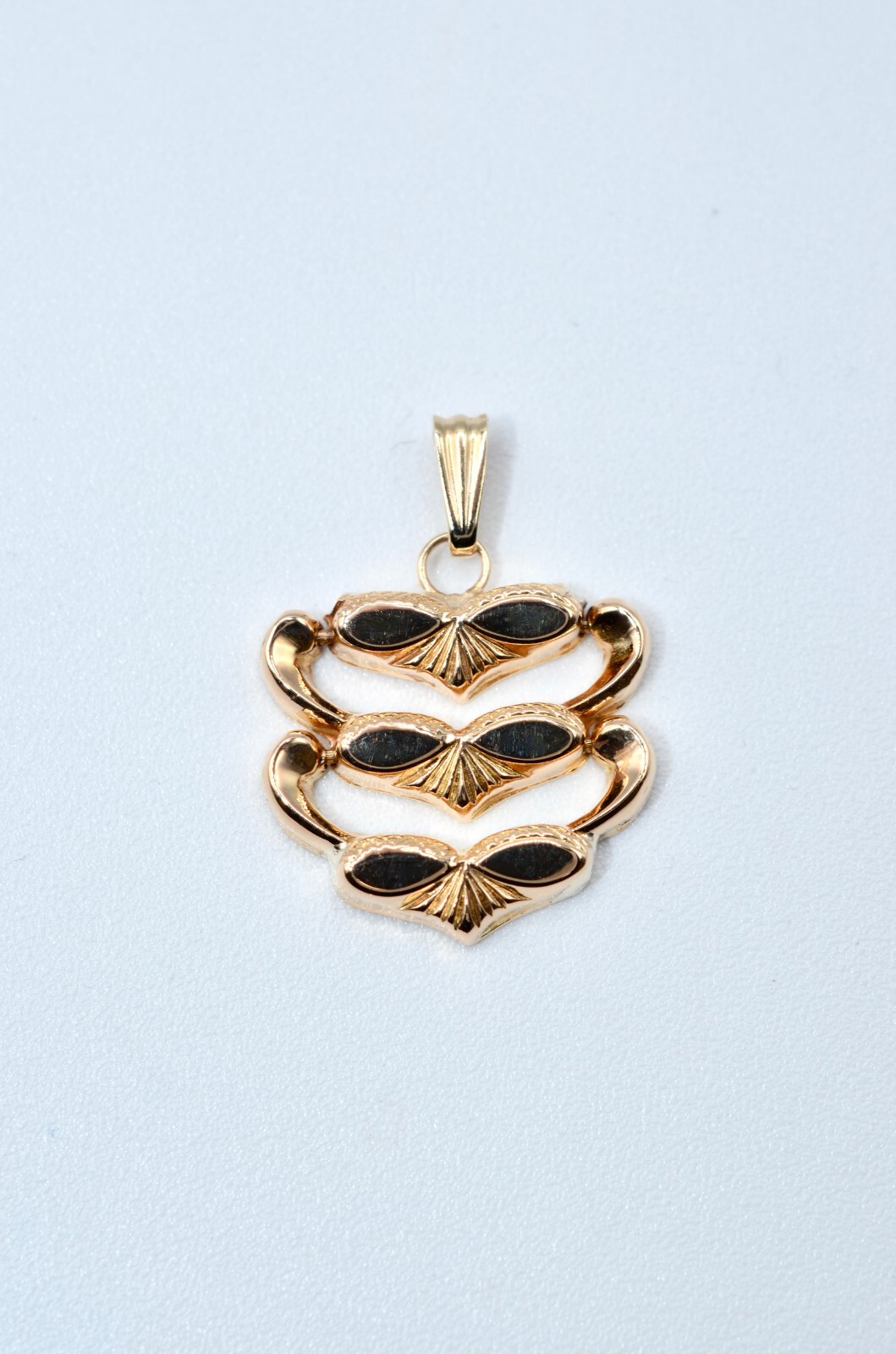 14k Gold Triple Heart Pendant. 1.9Gr - Gem