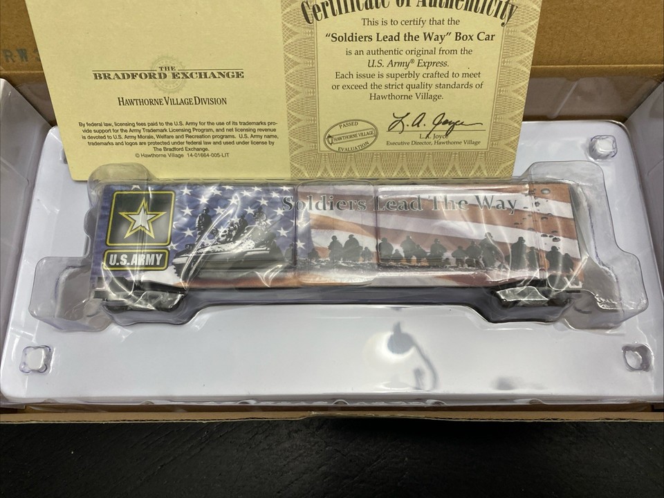 Bradford Exchange Hawthorne Village HO Scale Soldiers Lead The Way Box ...